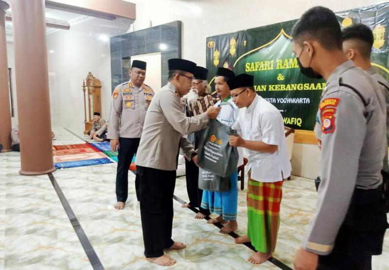 Polresta Yogya Hadirkan Gus Muwafik dalam Kajian Kebangsaan | Yogya Pos ...