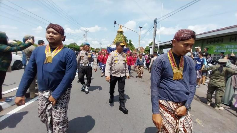 Grebek Syawal Kraton Yogyakarta Dikawal Ratusan Polisi | Yogya Pos ...