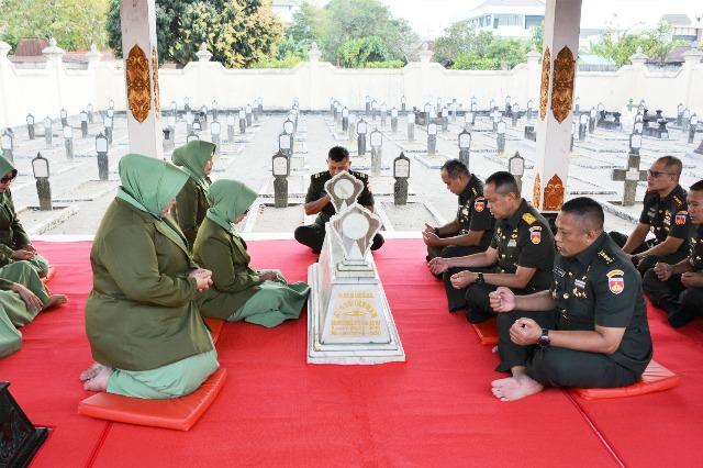 Danrem 072/Pmk Pimpin Ziarah ke TMP Kusumanegara | Yogya Pos | yogyapos.com