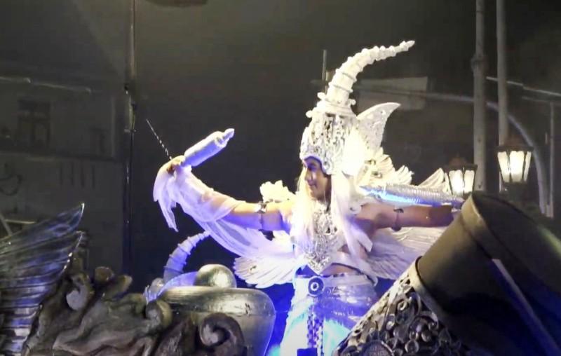 Ribuan Penonton Wayang Jogja Carnival Rela Duduk Berdesakan di Kawasan ...